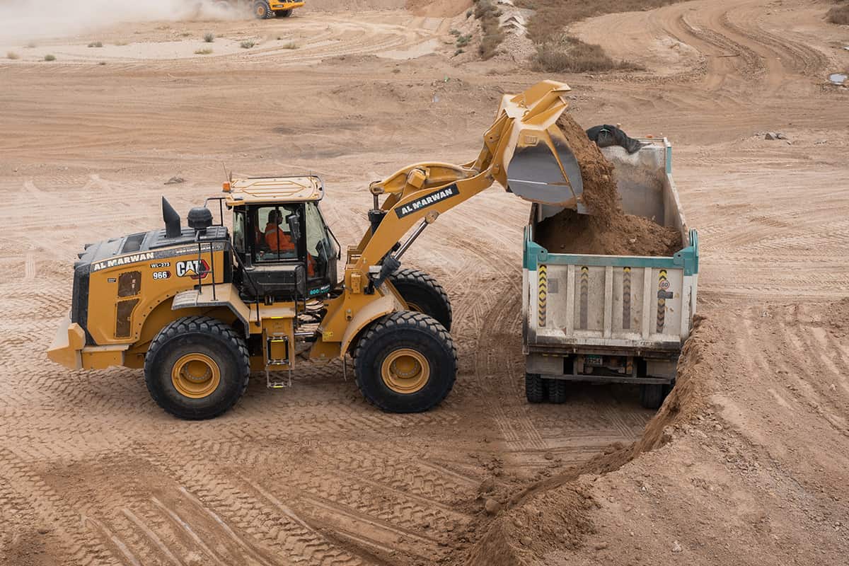 Top Earthmovers in UAE: Rent Excavator & Wheel Loader