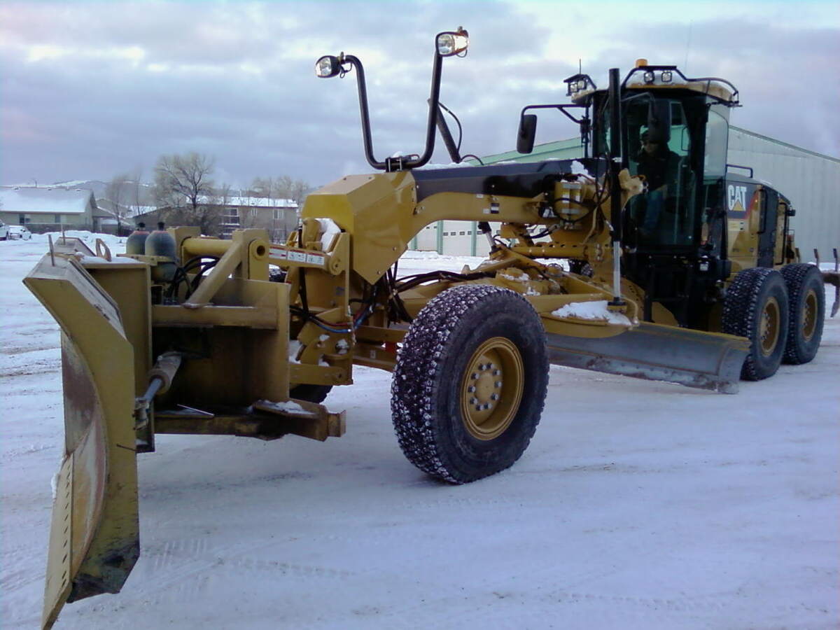 Dozer vs. Motor Grader: Key Differences and Uses