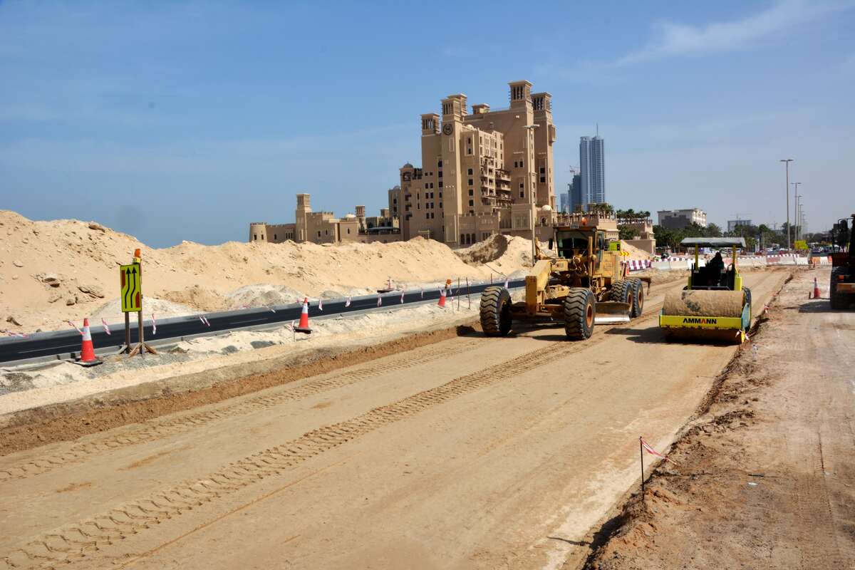 Dozer vs. Motor Grader: Key Differences and Uses