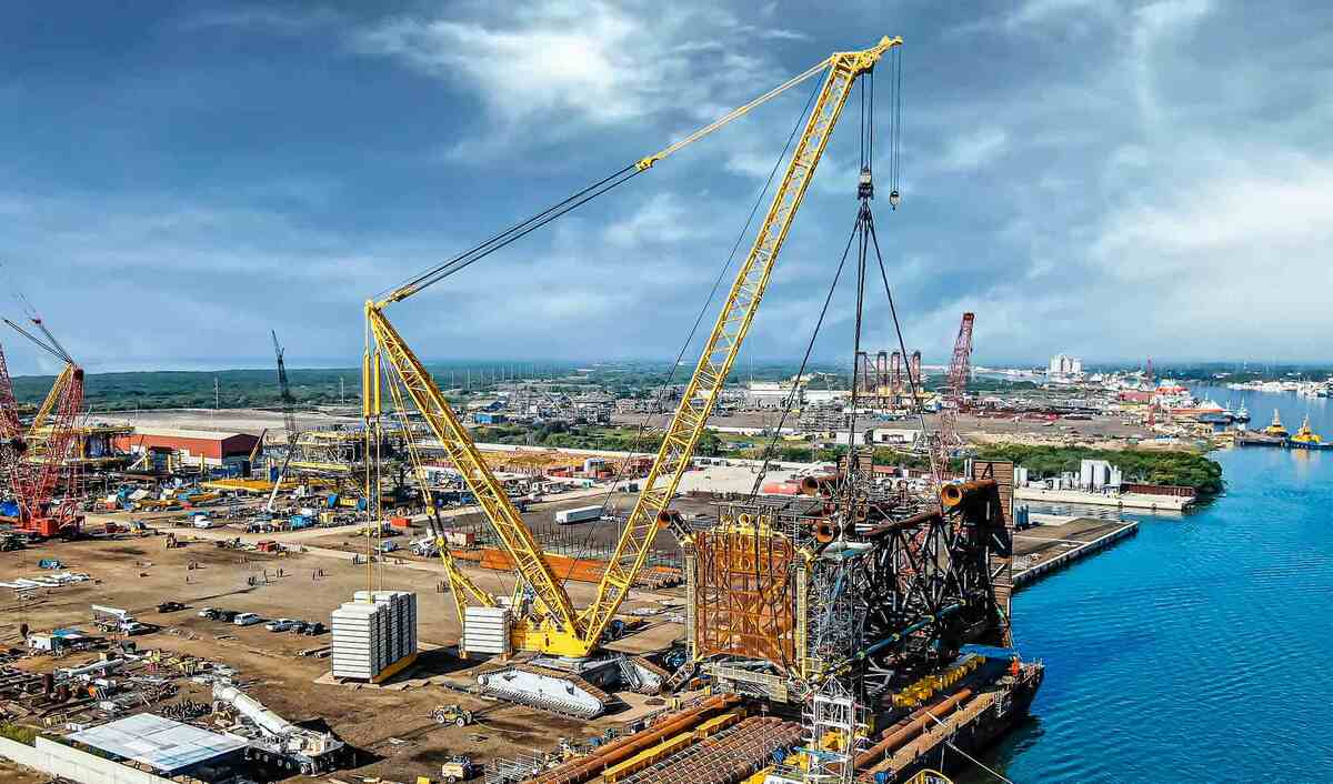 Top 10 Largest Crawler Cranes in the World | Almarwan